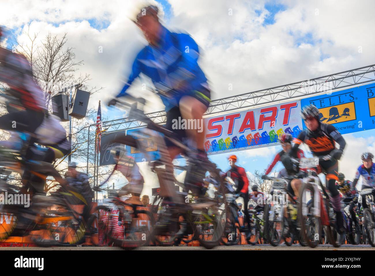 Race starting line hi-res stock photography and images - Alamy