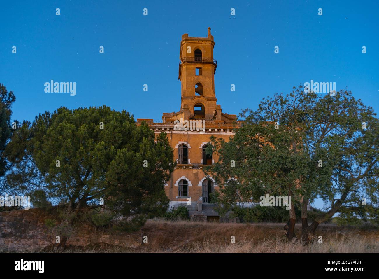 Old housing tower. Located in Coina, Barreiro. known as "castle of the ...