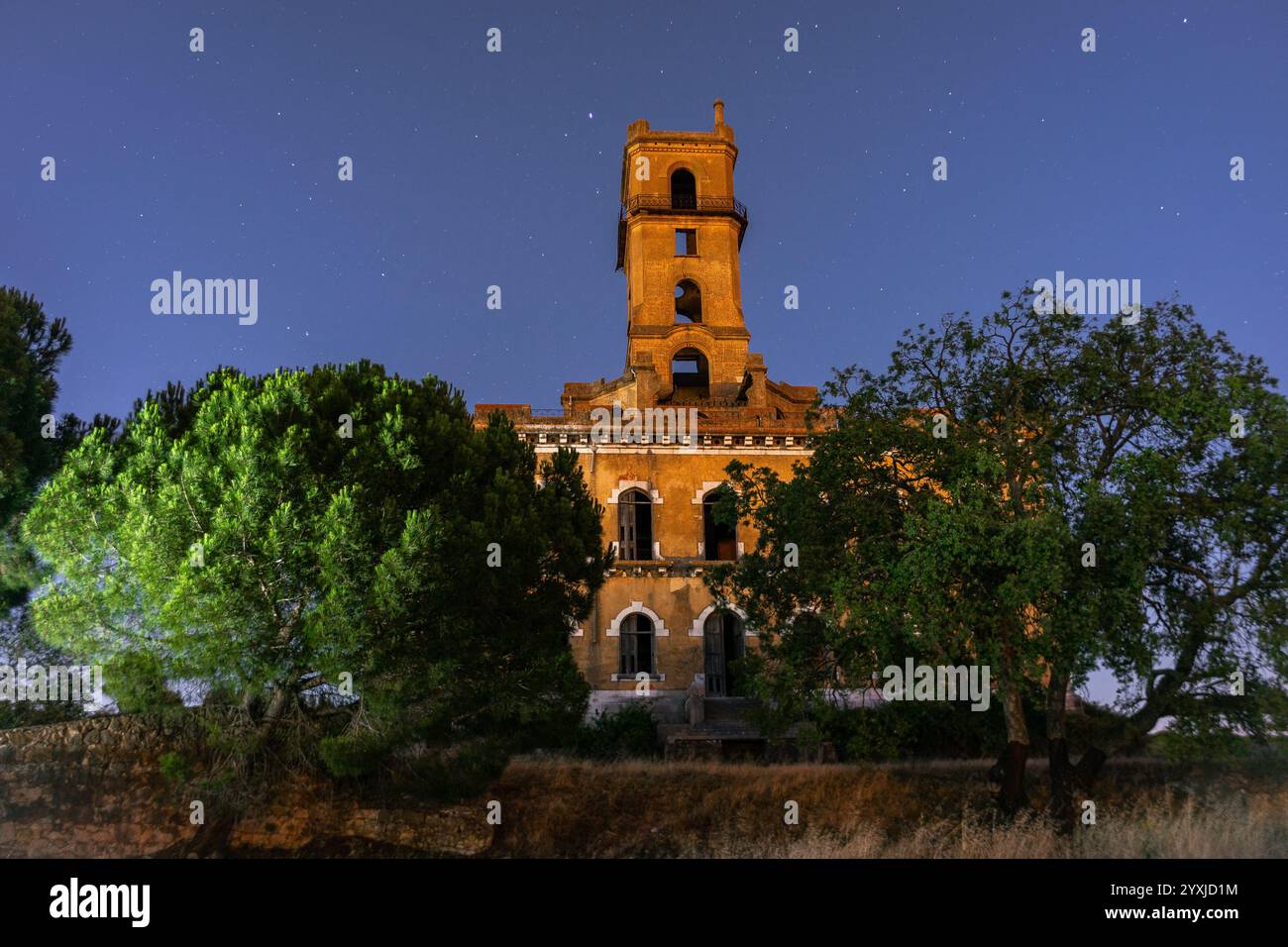 Old housing tower. Located in Coina, Barreiro. known as "castle of the ...