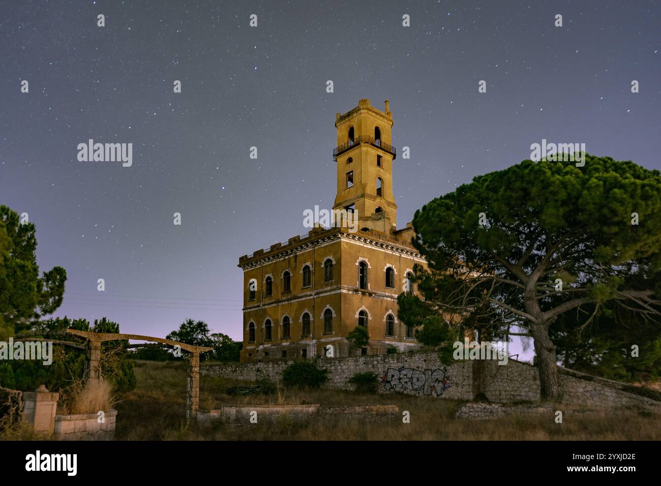 Old housing tower. Located in Coina, Barreiro. known as "castle of the ...
