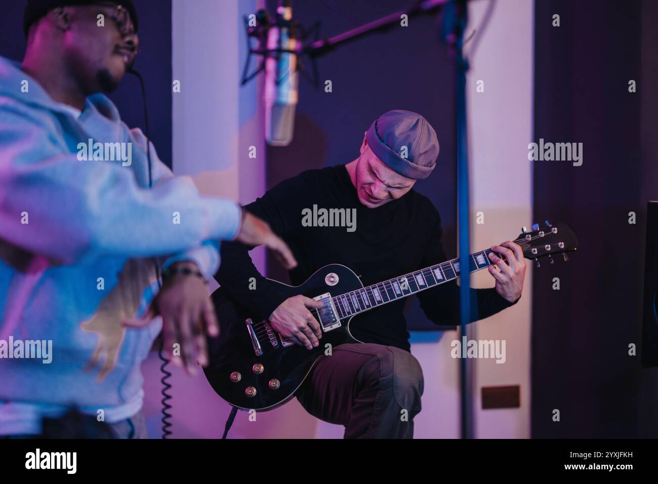 Musical duo performing duet hi-res stock photography and images - Alamy