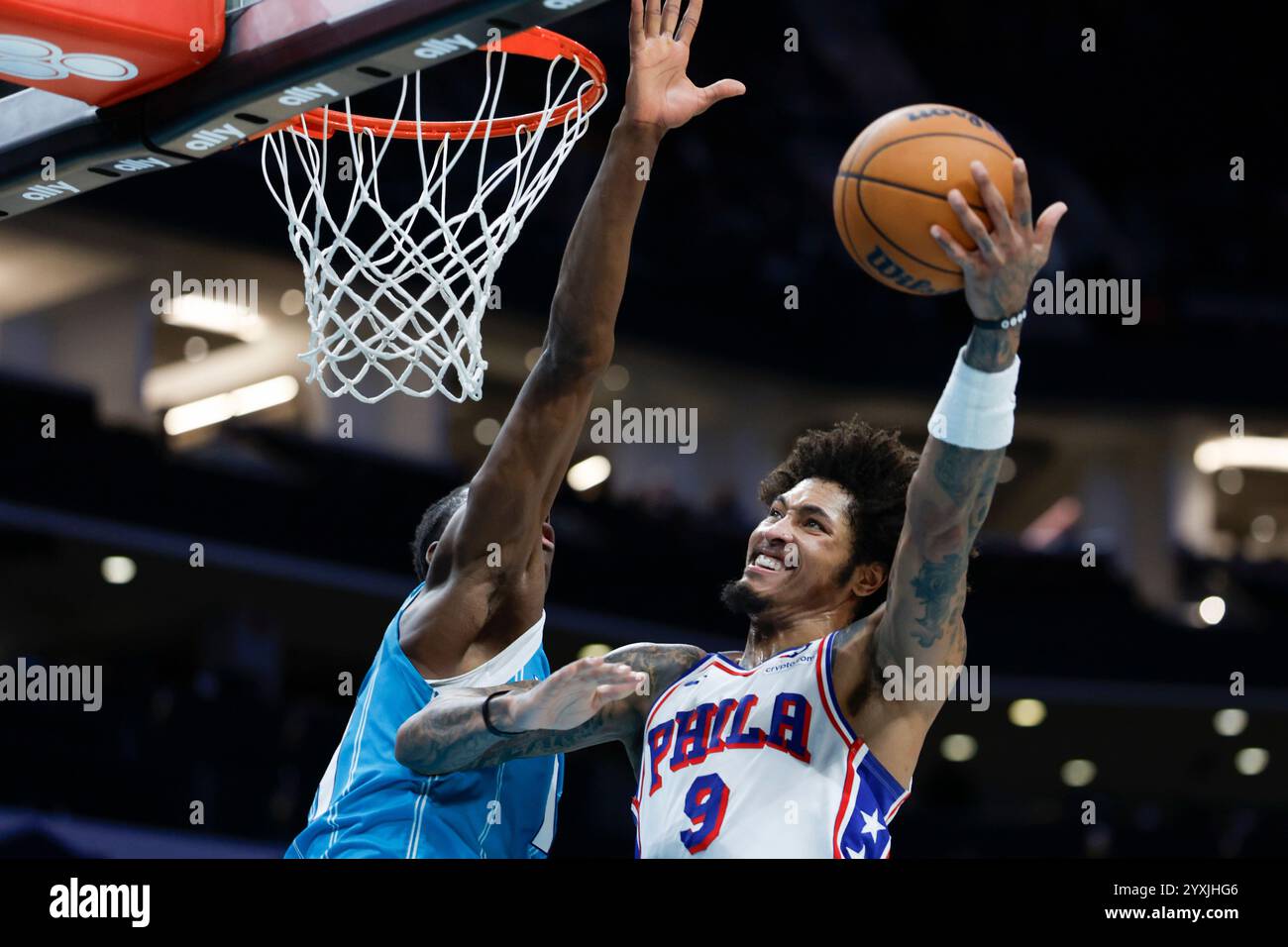 Philadelphia 76ers guard Kelly Oubre Jr. (9) drives to the basket ...