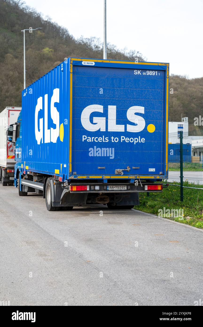 Delivery truck logistics services hi-res stock photography and images ...