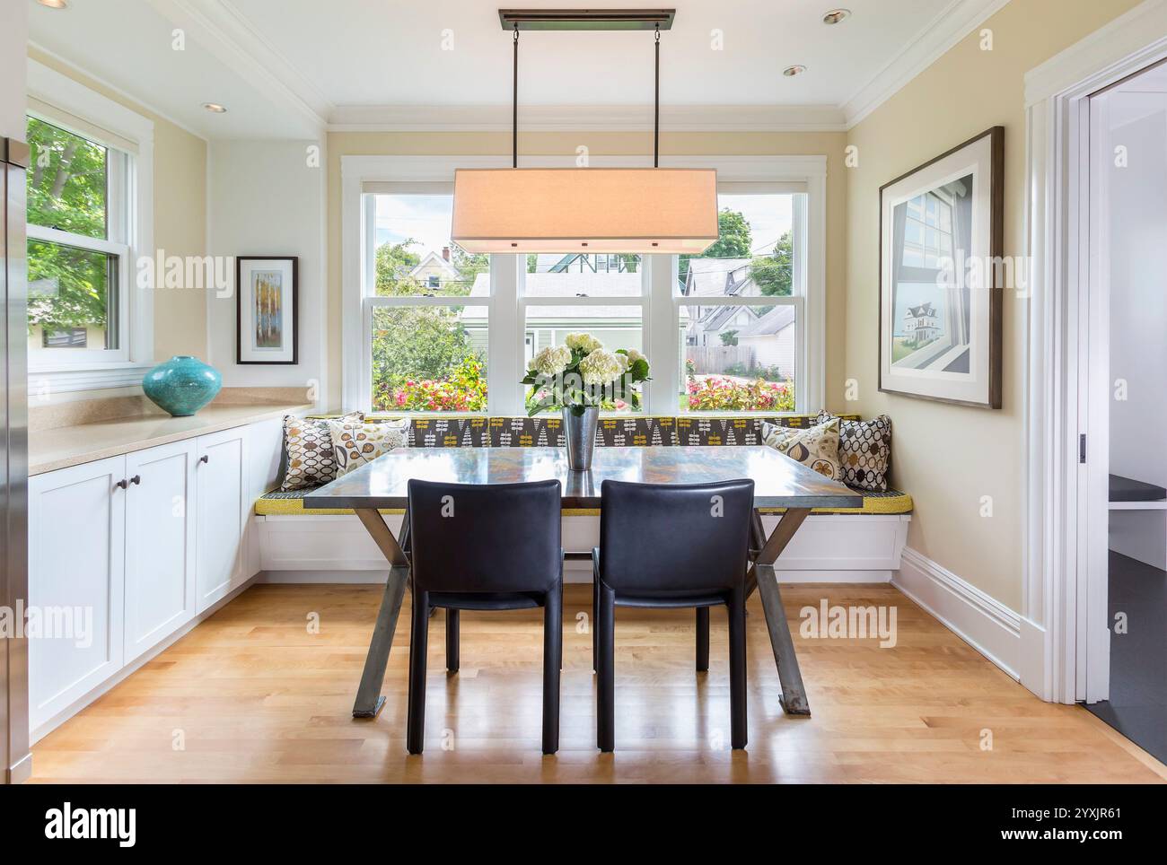 Light filled windows hi-res stock photography and images - Alamy