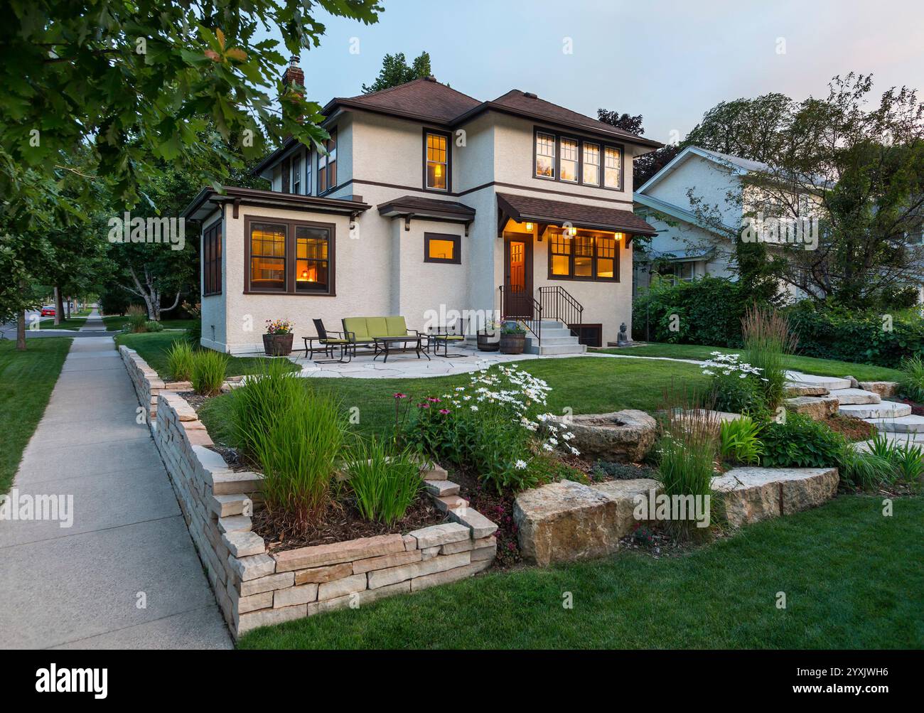 Backyard of house with patio and landscaping Stock Photo - Alamy