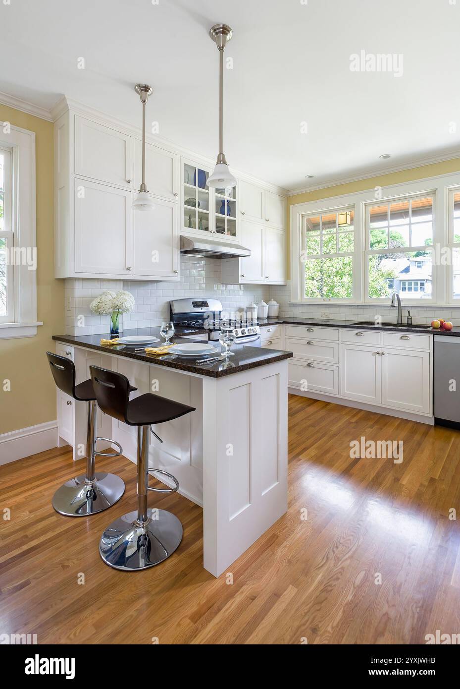 U shaped configuration of cabinets hi-res stock photography and images ...