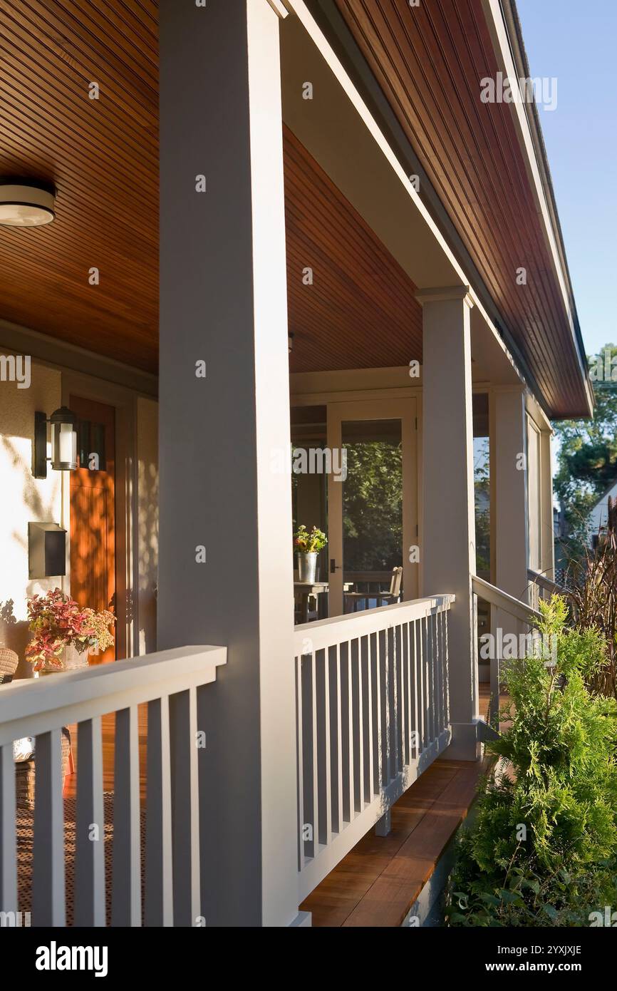 Outdoor ceiling light fixtures hi-res stock photography and images - Alamy