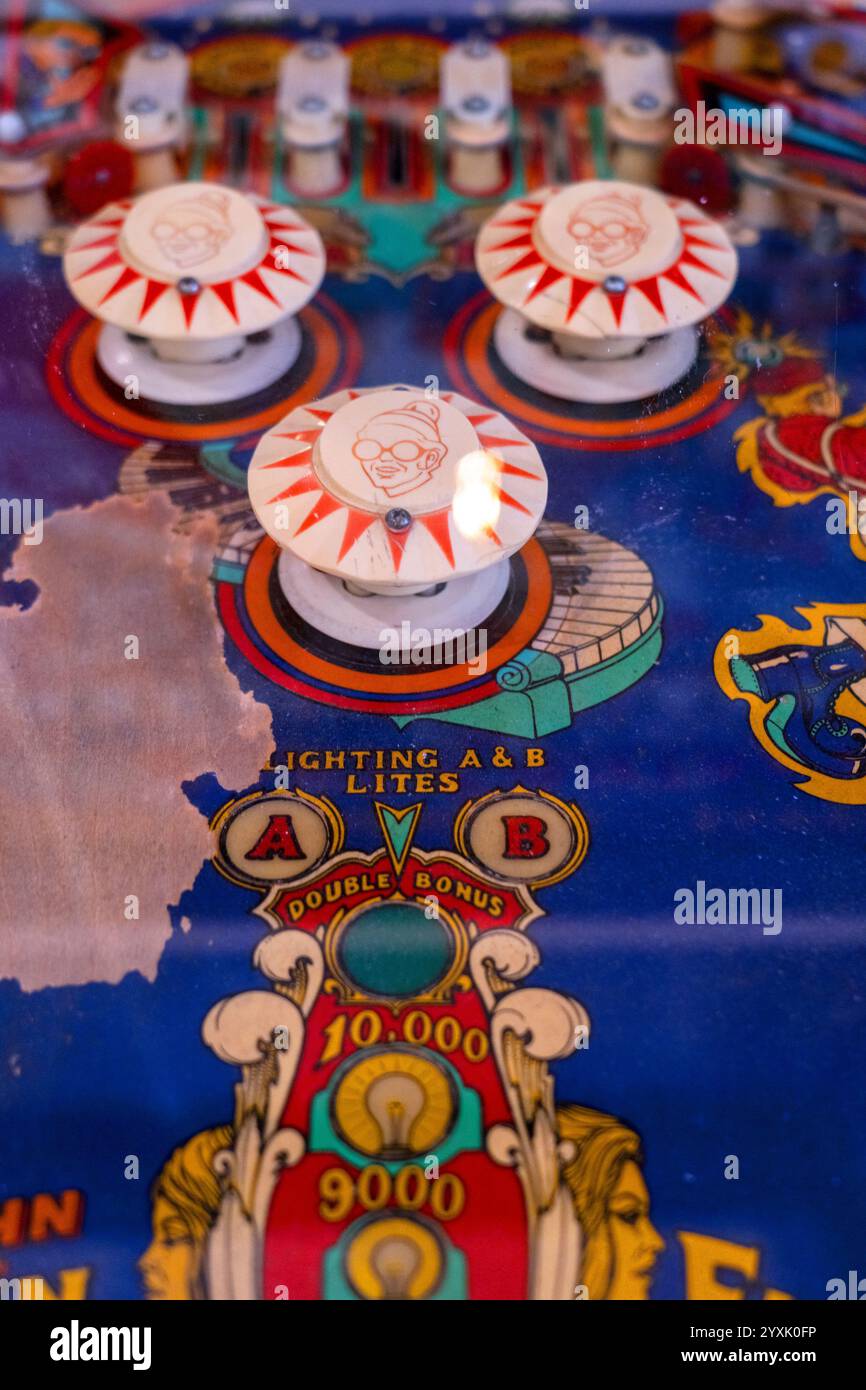 Old Pinball Wizard Pinball Machine Stock Photo - Alamy