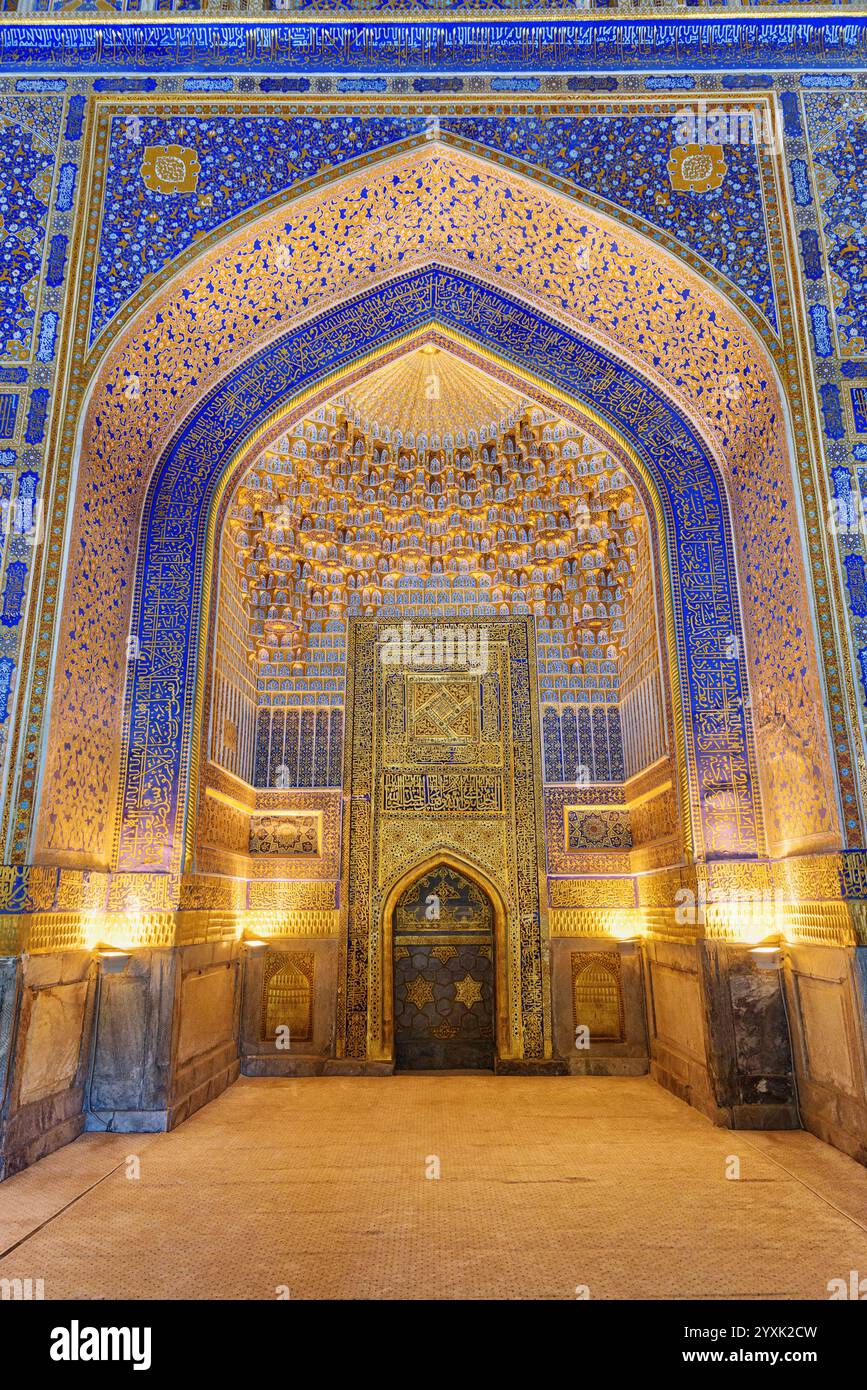 Inside view of the Tilya-Kori Mosque (Tilla-Kari) in Samarkand Stock ...