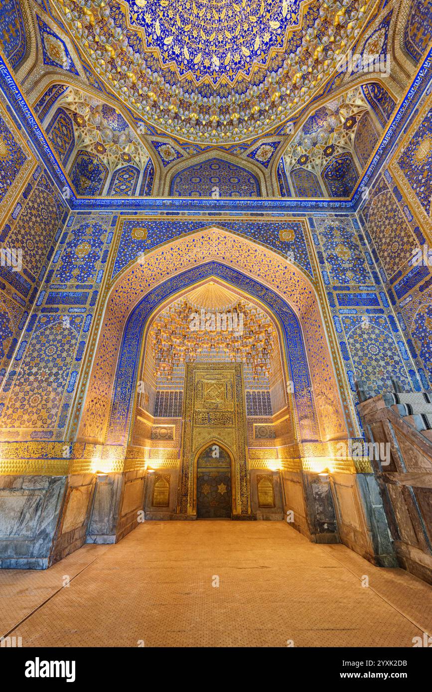 Inside view of the Tilya-Kori Mosque (Tilla-Kari) in Samarkand Stock ...