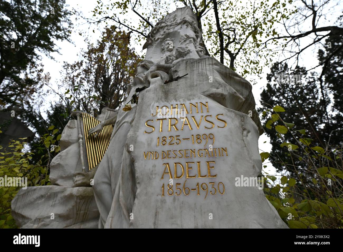 The grave of honor of Johann Strauss at the Vienna Central Cemetery ...