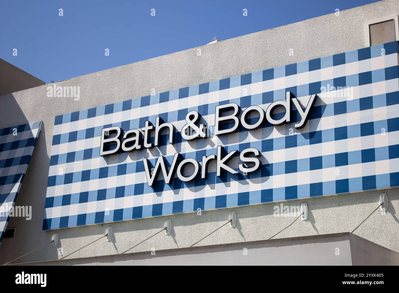 The body shop logo hi-res stock photography and images - Alamy