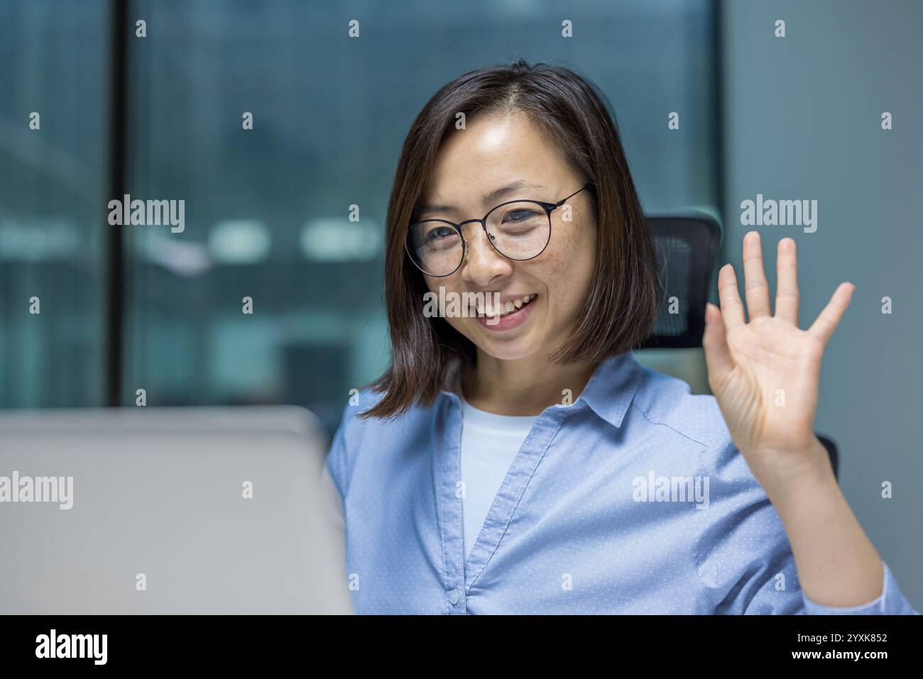 Happy asian businesswoman talking waving hi-res stock photography and ...