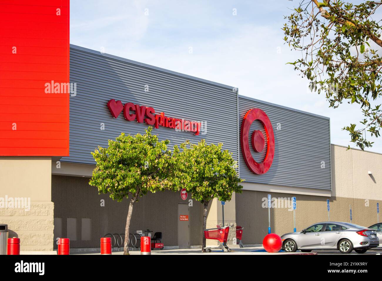 Target shop exterior target exterior store logo hi-res stock ...