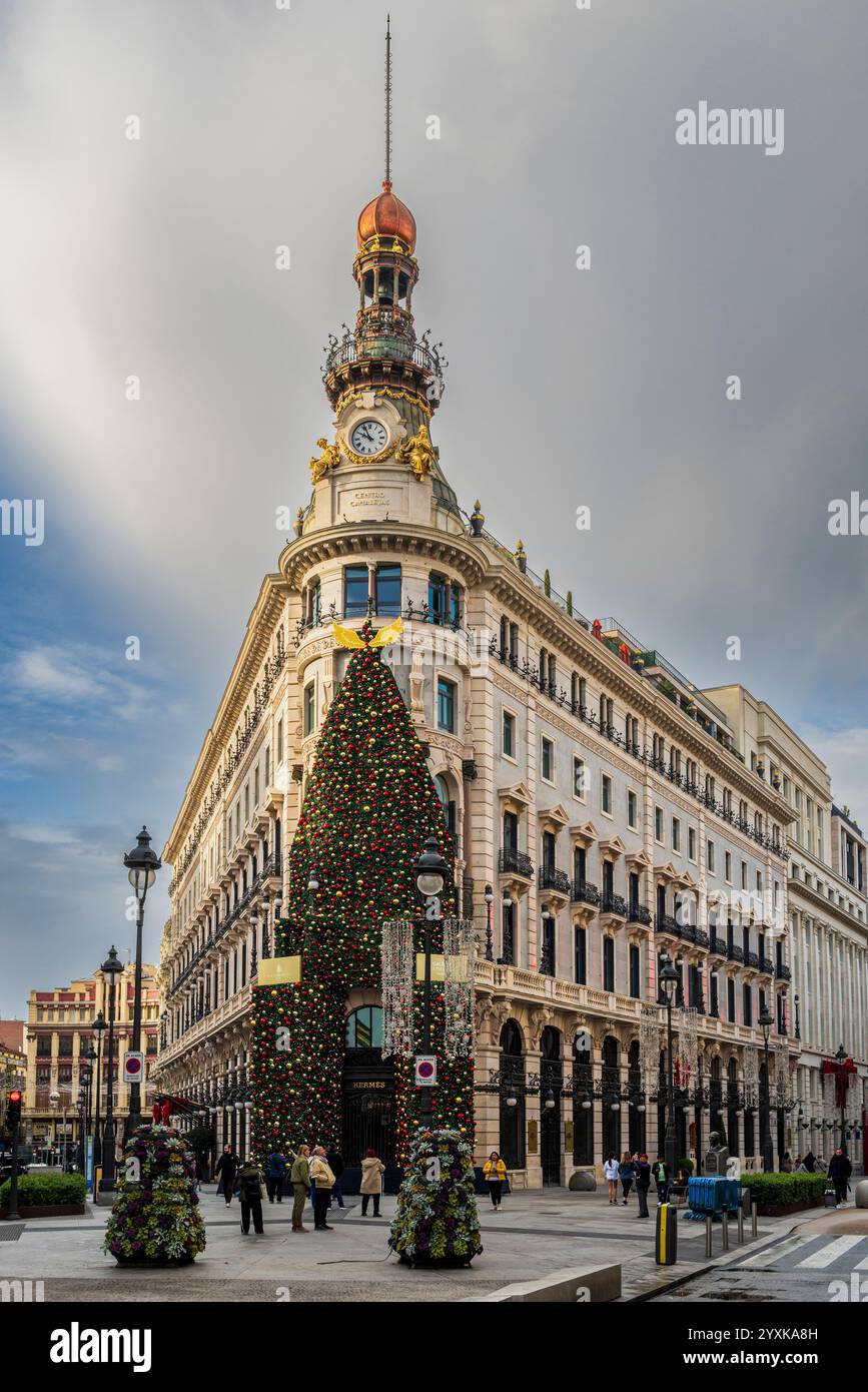 Hotel shopping arcade hi-res stock photography and images - Alamy