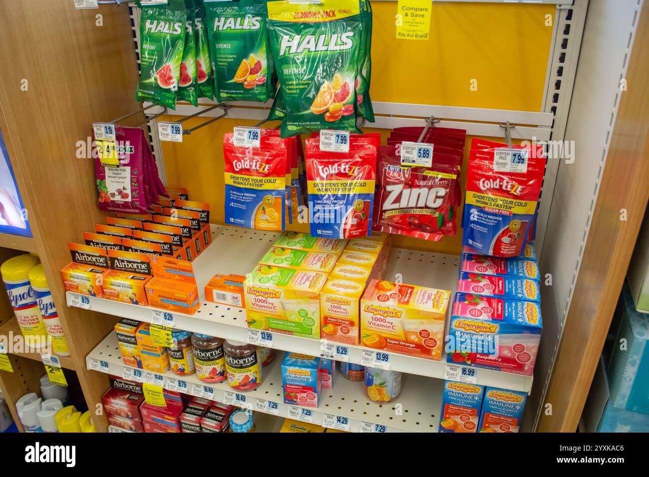 Halls cough drops hi-res stock photography and images - Alamy