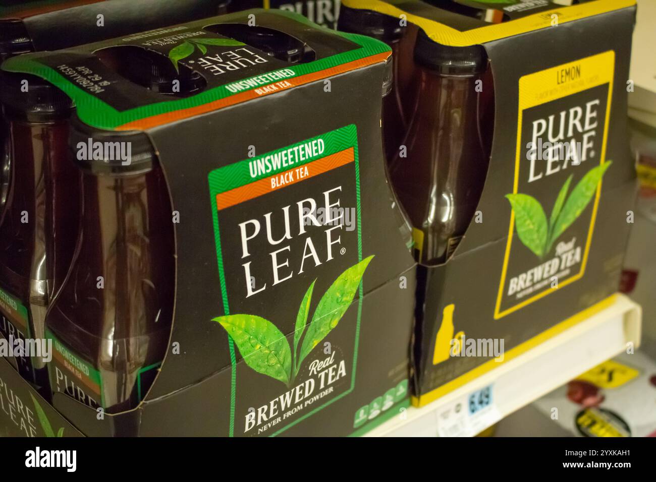 Pure leaf logo hi-res stock photography and images - Alamy