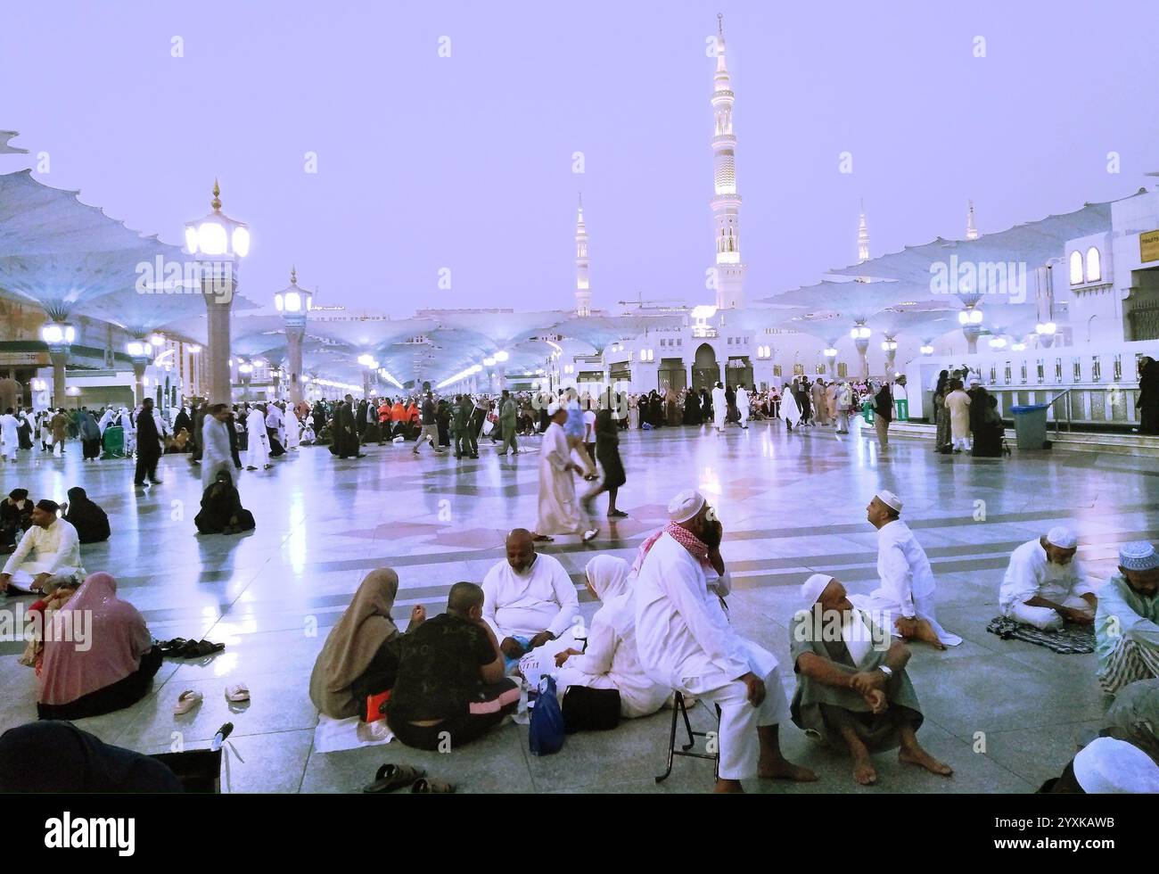 Saudi Arabia, Medina, 18-11-2024, pilgrims visit the Prophet's ...