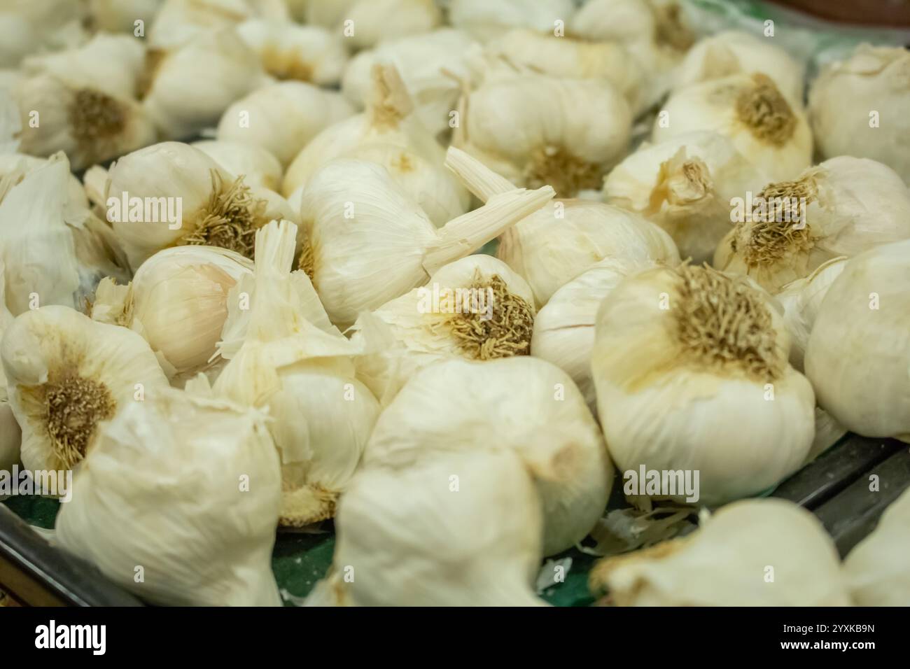 A view of a tray full of garlic bulbs, at the grocery store Stock Photo ...