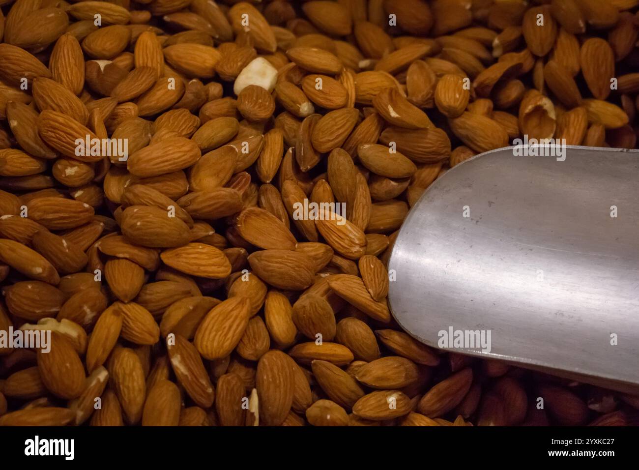 Unsalted almonds hi-res stock photography and images - Alamy