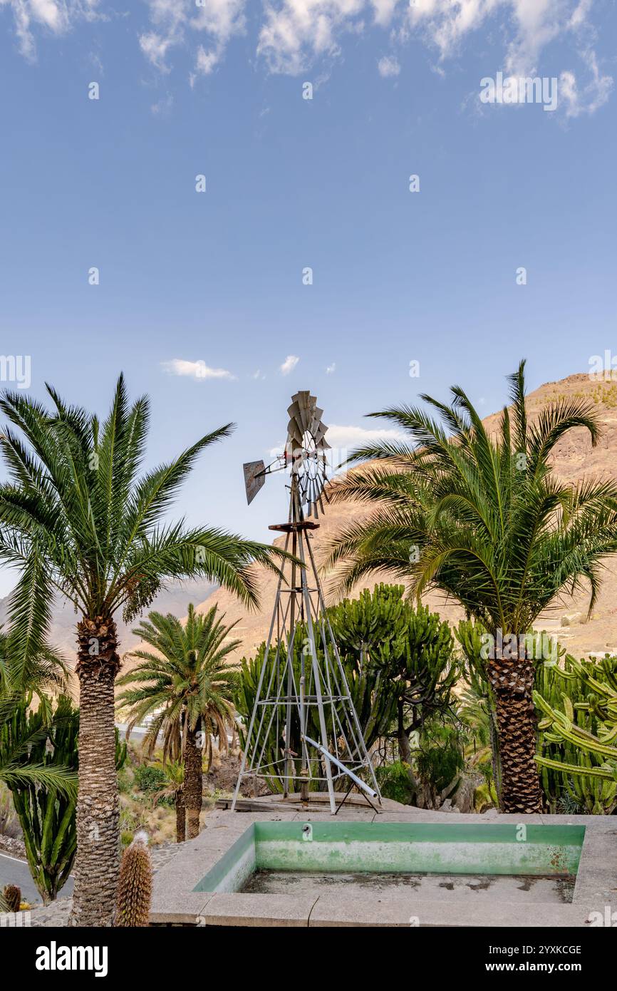 Old Aeromotor Windmill - The aeromotor Chicago Stock Photo - Alamy