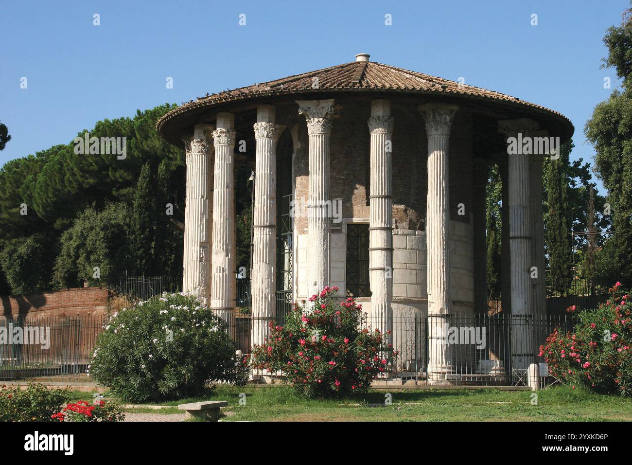 Roman Art. The circular temple of Hercules Victor (formerly tought to ...