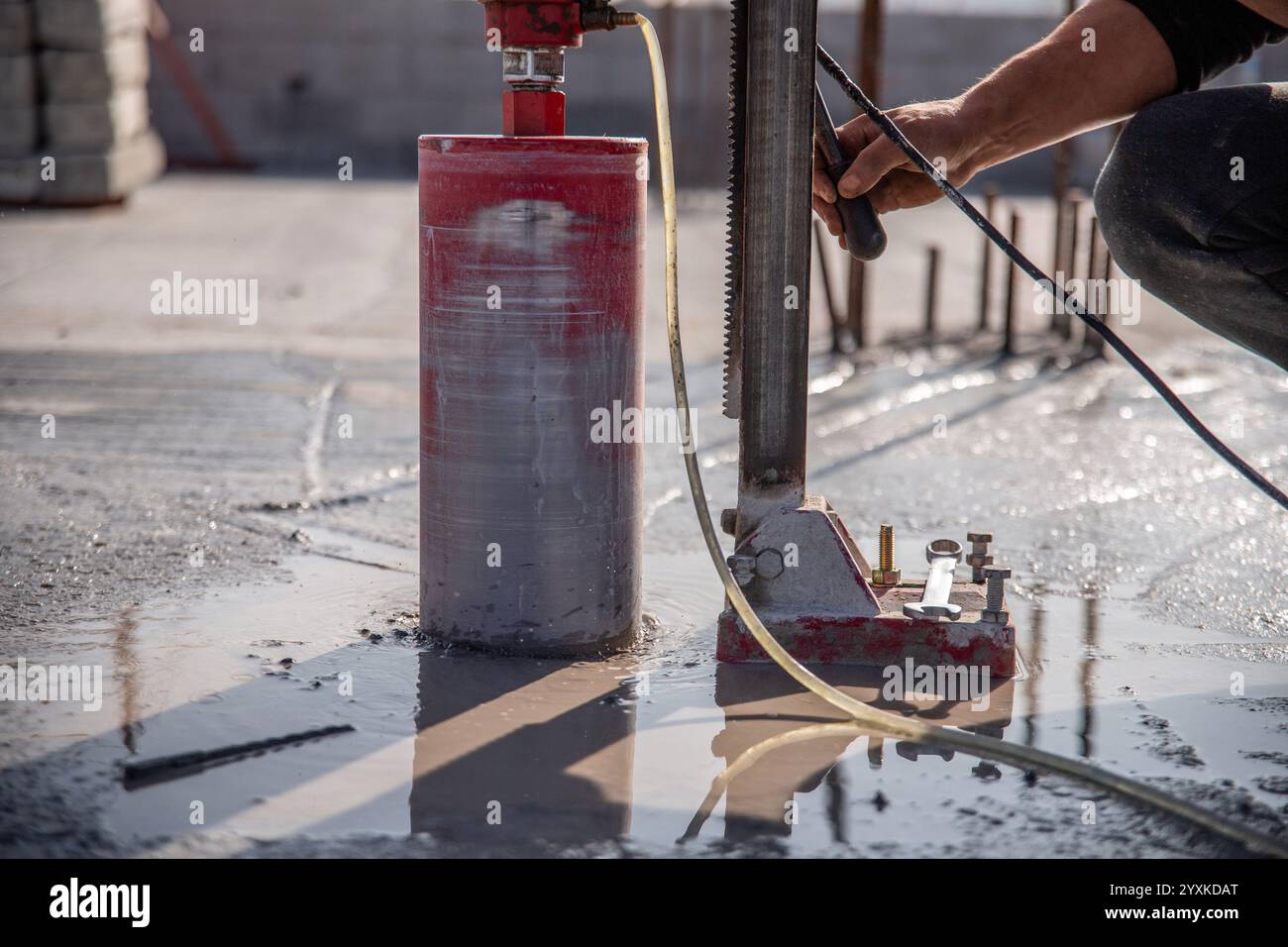 Installation of a drilling rig on a reinforced concrete floor Stock ...
