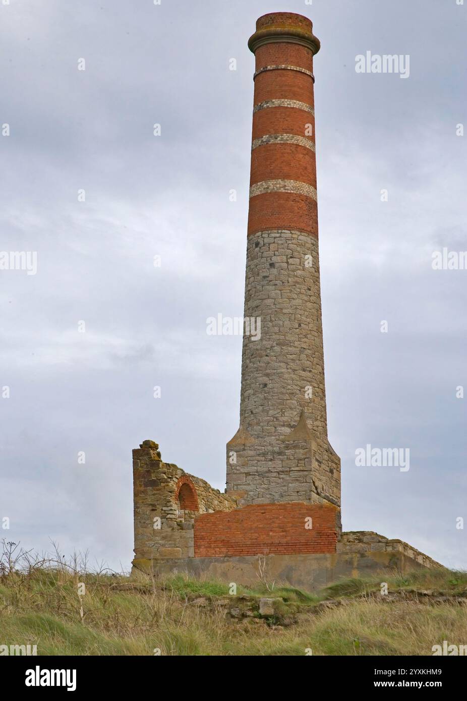 chimneys at an old tin mine at levant on the north cornwall coast Stock ...