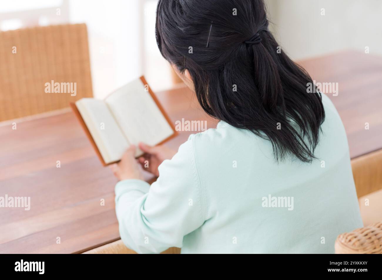 Japanese senior woman reading hi-res stock photography and images - Alamy