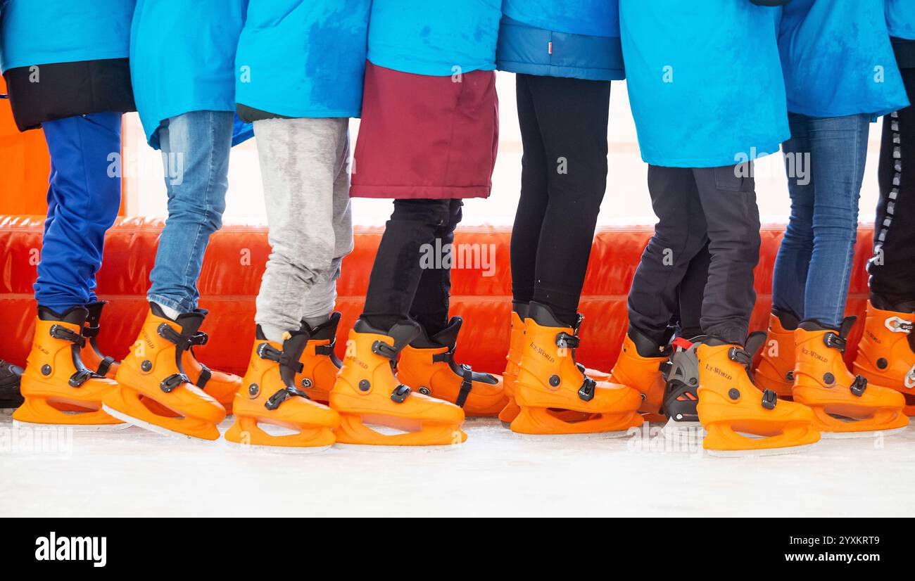 ROTTERDAM - Children take to the ice rink for a world record attempt ...