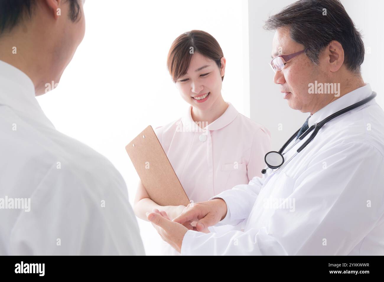 Man nurse medical doctor hi-res stock photography and images - Alamy