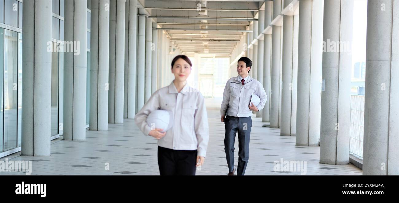 Portrait two construction workers hi-res stock photography and images - Alamy