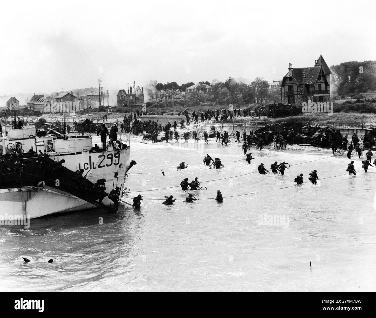 Bernières-sur-Mer, Normandy, France, 6 June 1944 - Troops of the 9th ...