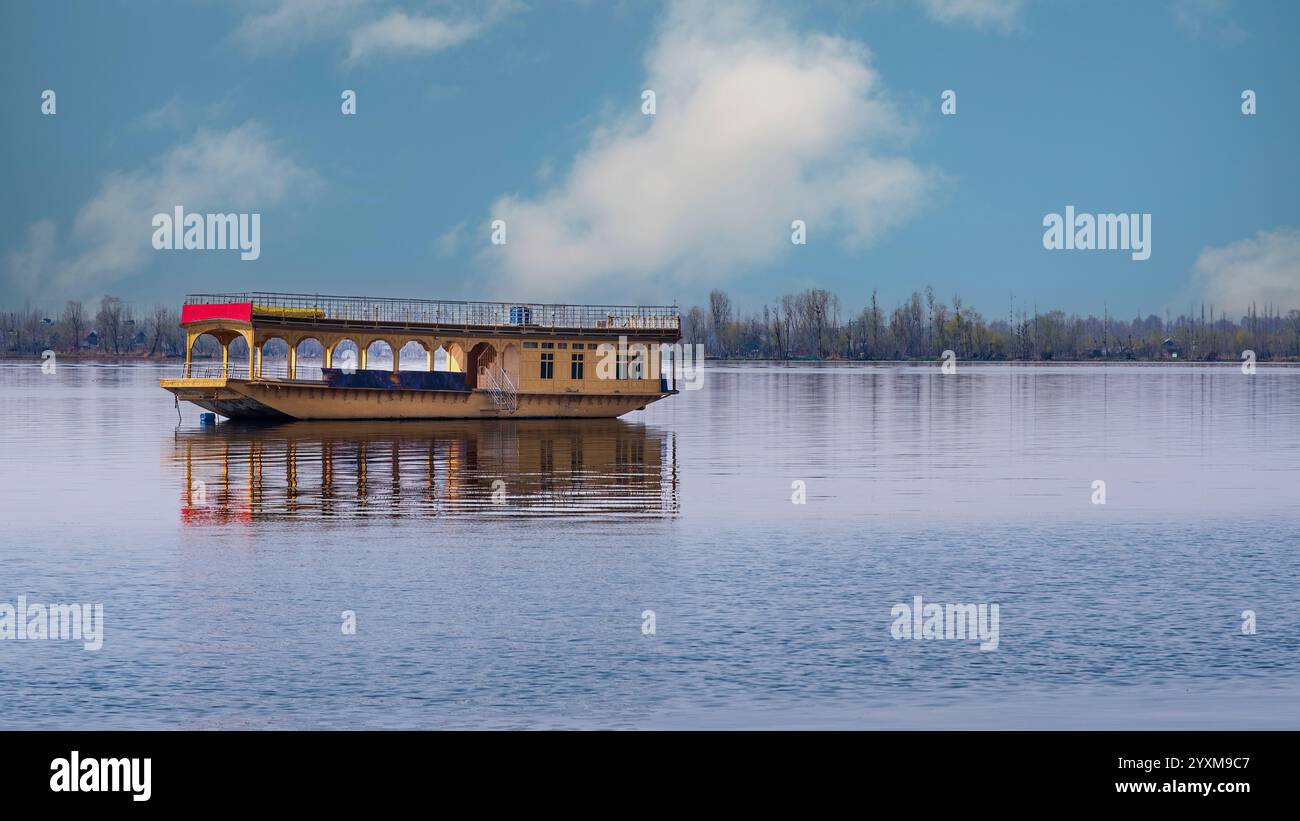 Beautiful houseboat .Kashmir's houseboats, floating palaces on the ...