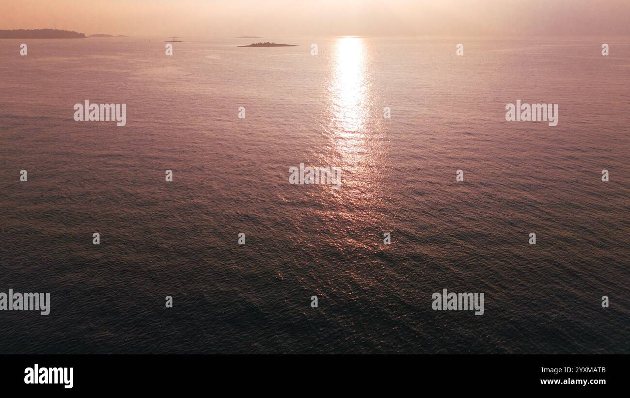 Golden sunset on sea hi-res stock photography and images - Alamy