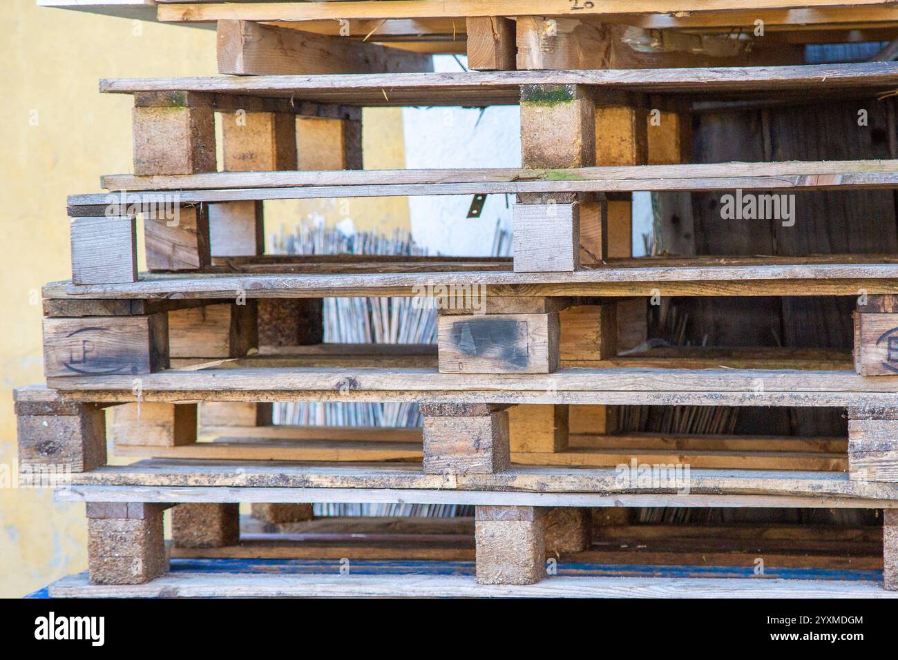 Wooden pallets stacked outdoors logistics hi-res stock photography and ...