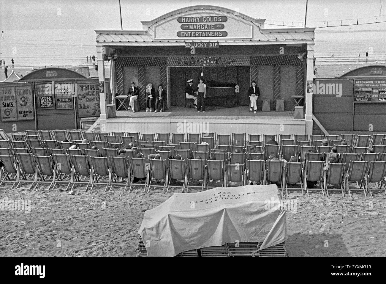 Harry Gold's Margate Entertainers perform for holidaymakers on Margate ...