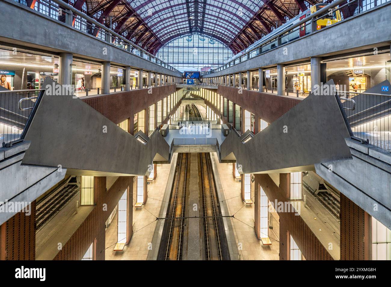 Inside central train station hi-res stock photography and images - Alamy