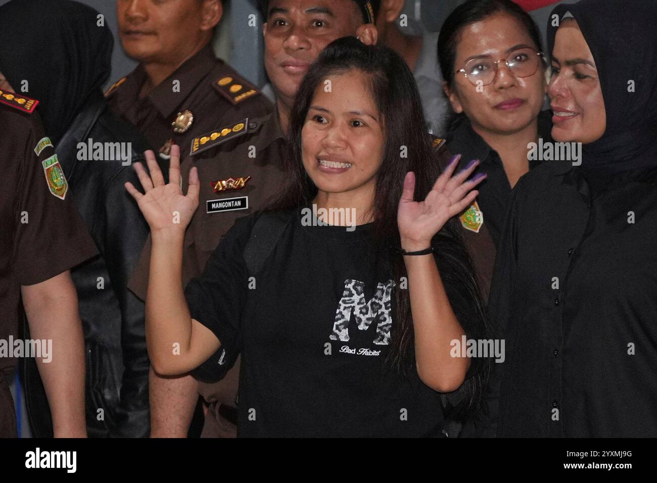 Filipino death row inmate Mary Jane Veloso waves at the media as she ...