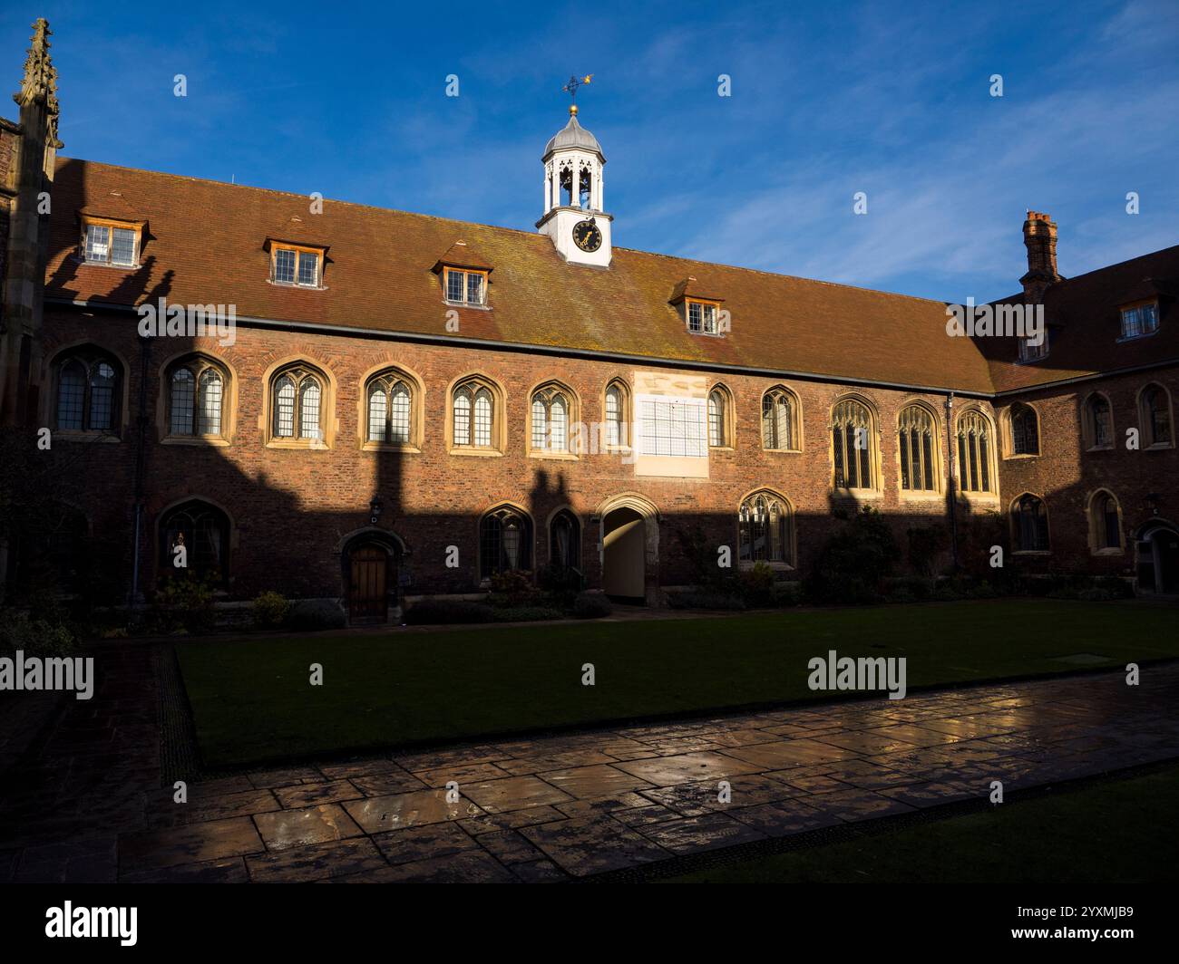 Old library cambridge university hi-res stock photography and images ...