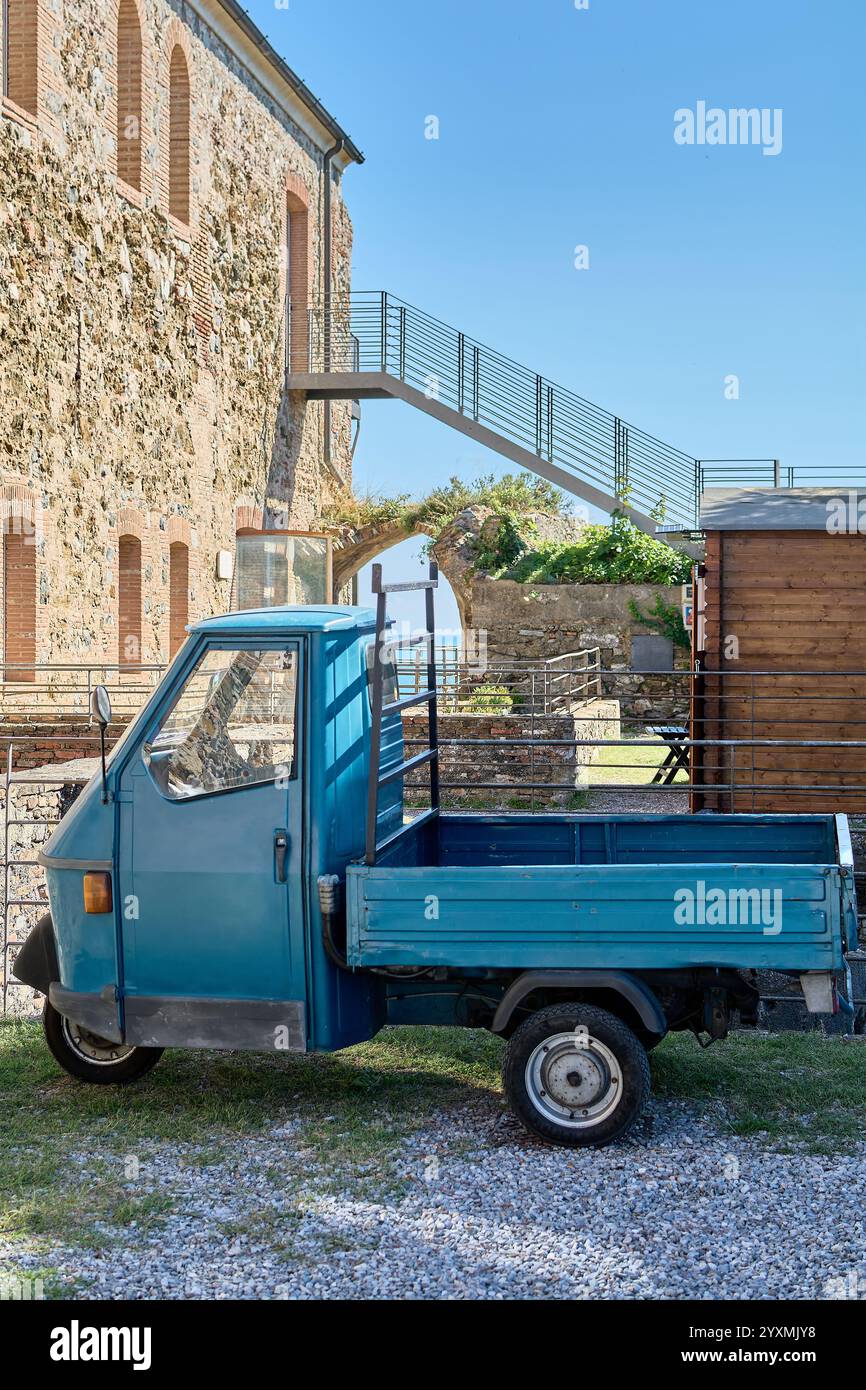 Three wheeled wooden vehicle hi-res stock photography and images - Alamy