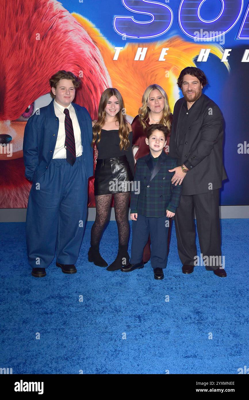 Adam Pally mit Familie bei der Premiere des Kinofilms Sonic the ...
