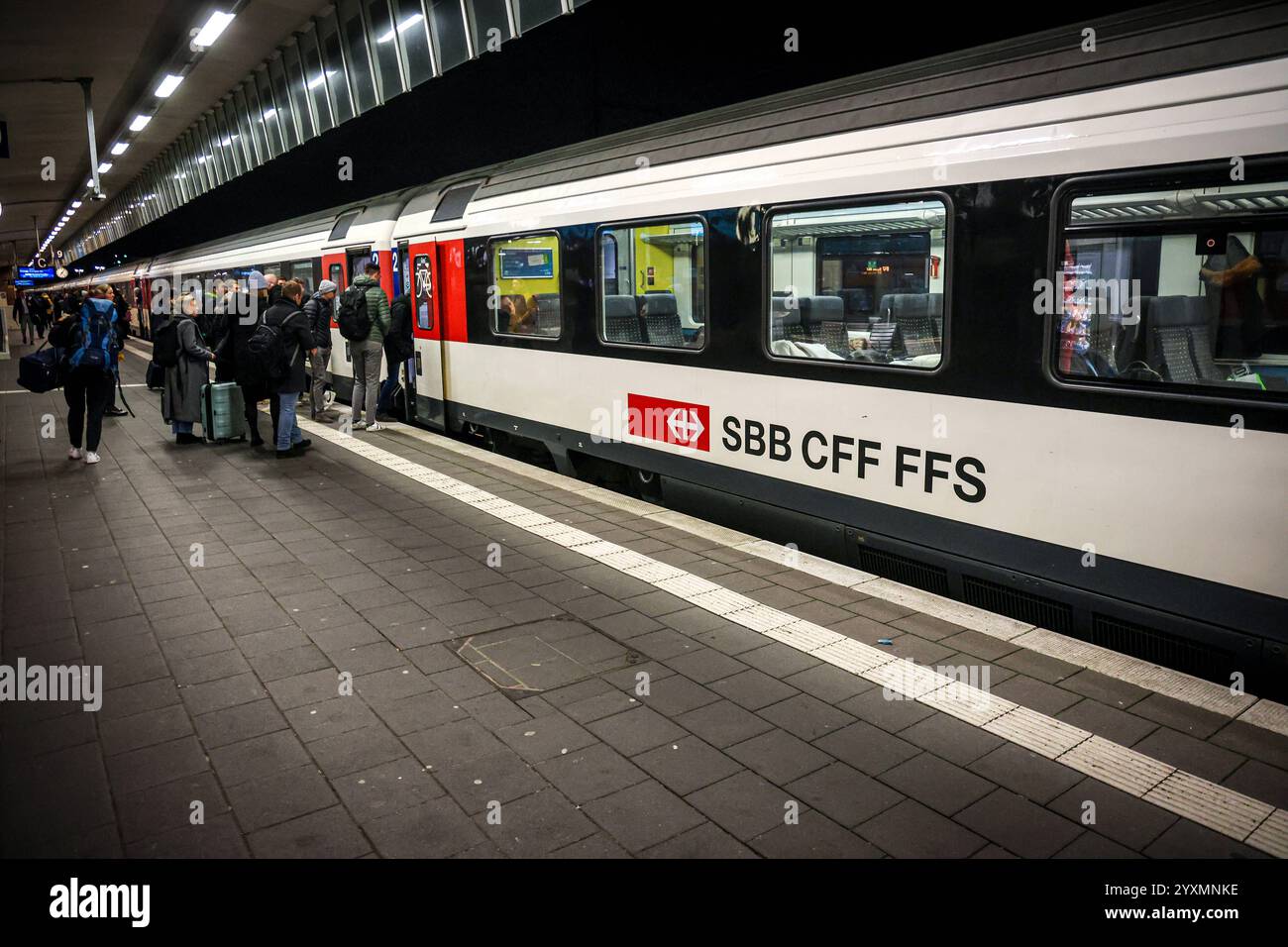 Münster Hauptbahnhof - Eurocity Zug der Deutschen Bahn mit Wagen der ...