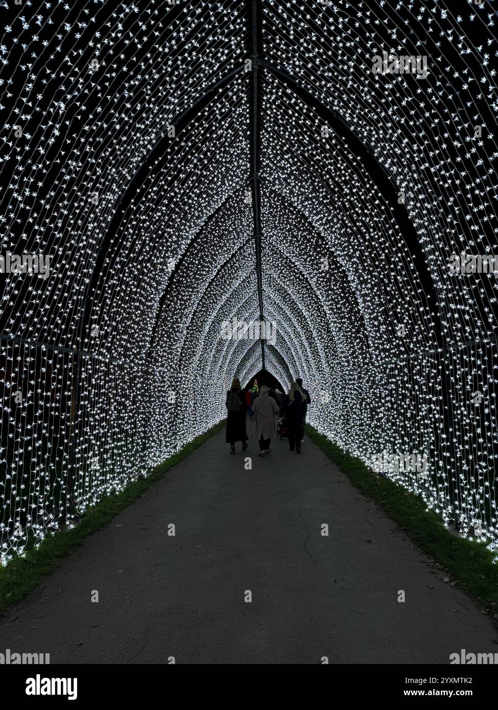 Beautiful christmas decoration in london hi-res stock photography and ...