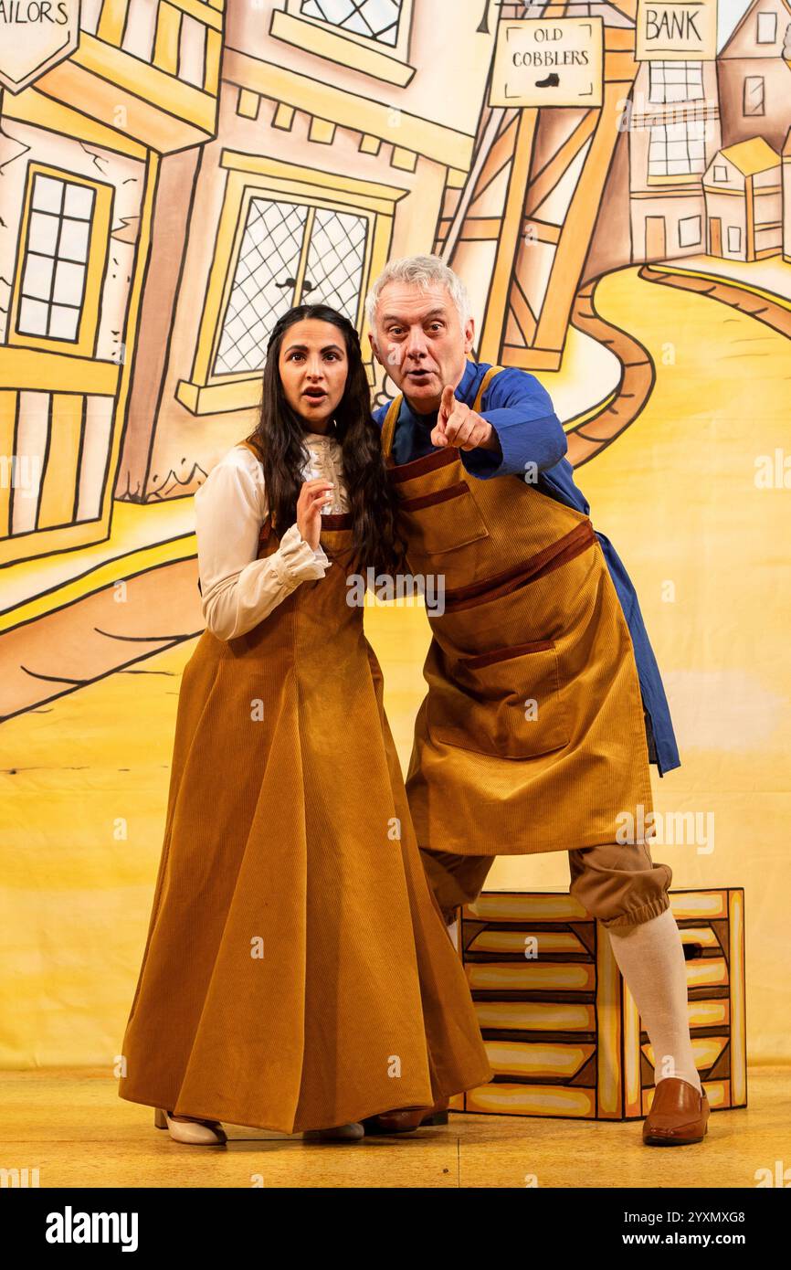 The cast of Hackney Empire's 25th pantomime Dick Whittington and His ...