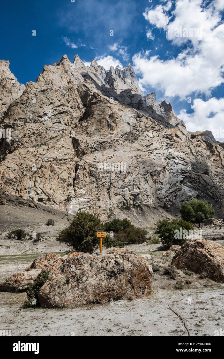 Stunning sceneries along the Nangma Valley (Yosemite of Pakistan ...