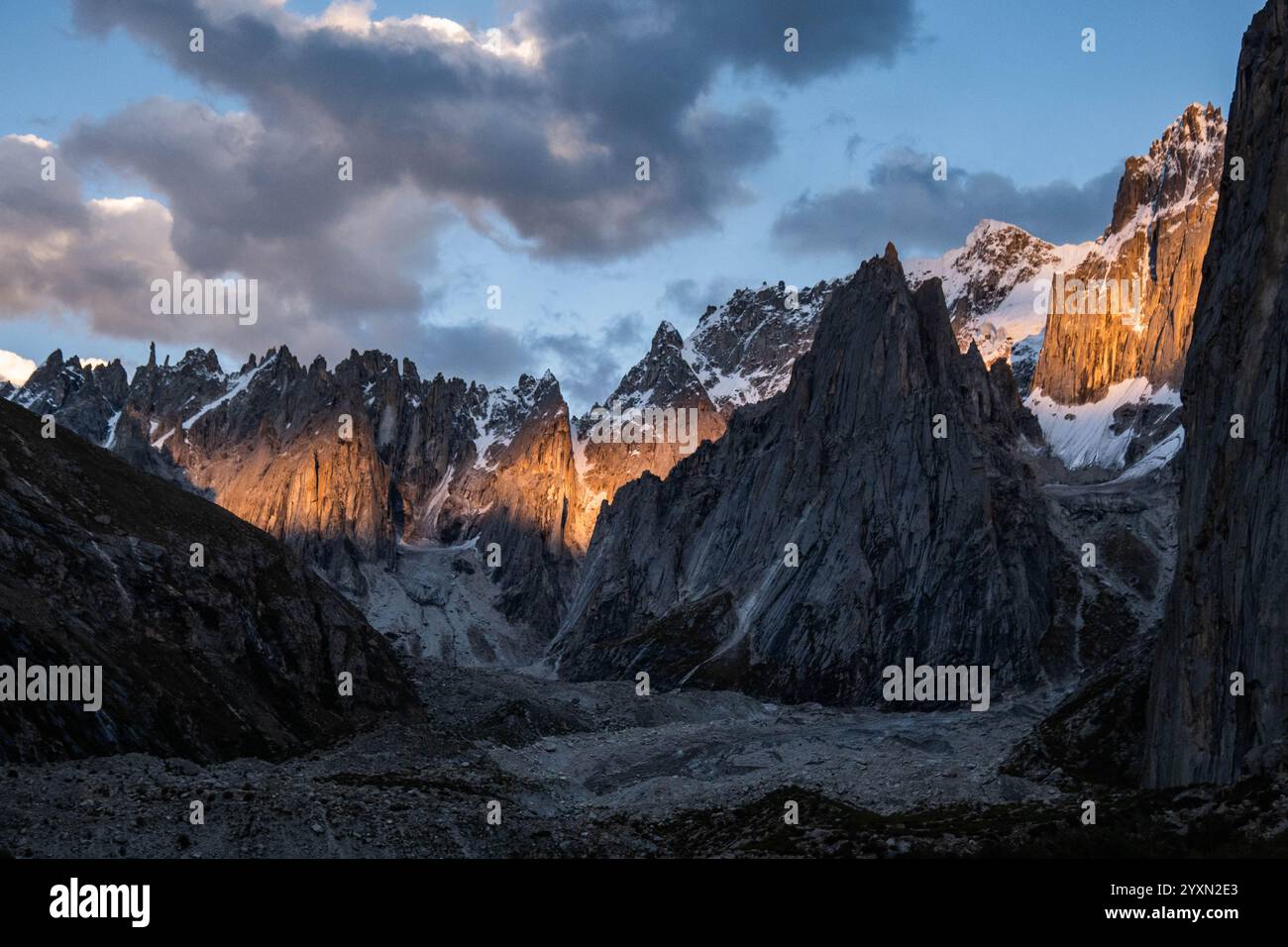 Sunset in the beautiful Nangma Valley (Yosemite of Pakistan), Kanday ...