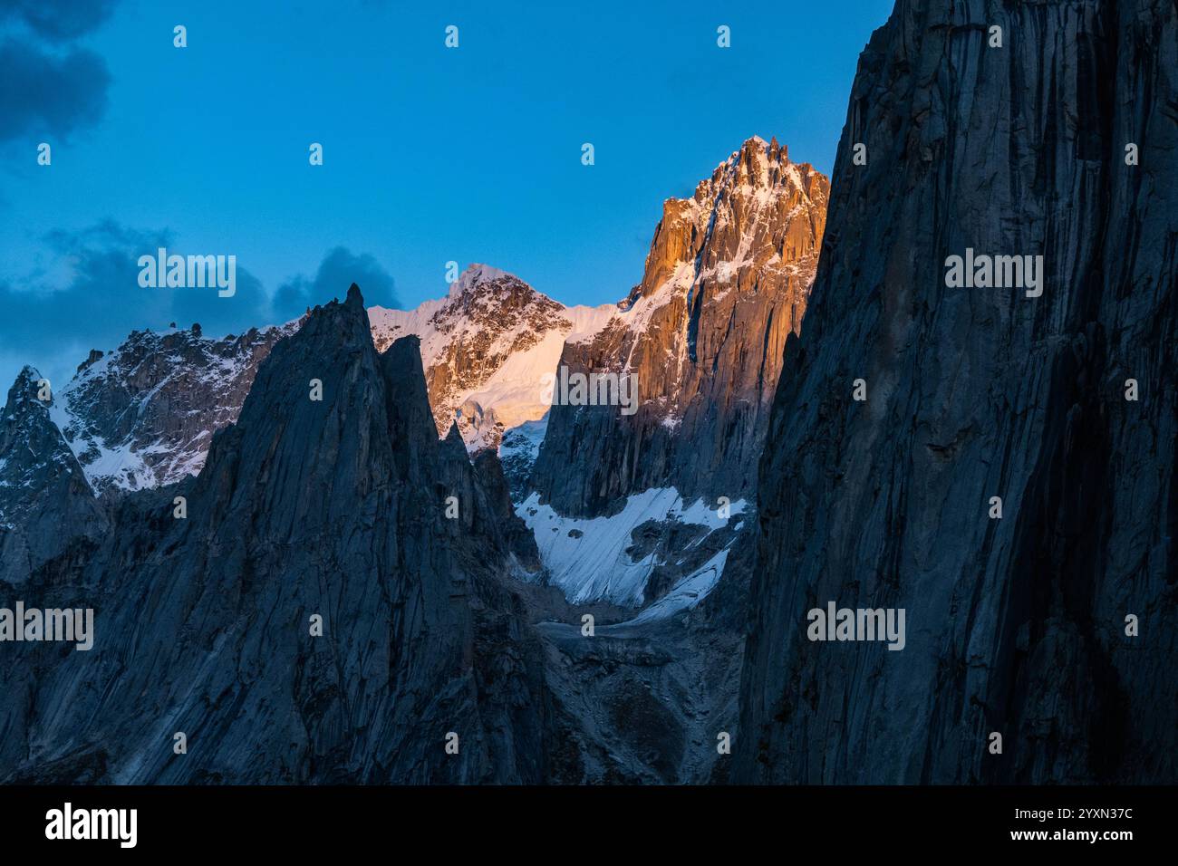 Sunset in the beautiful Nangma Valley (Yosemite of Pakistan), Kanday ...