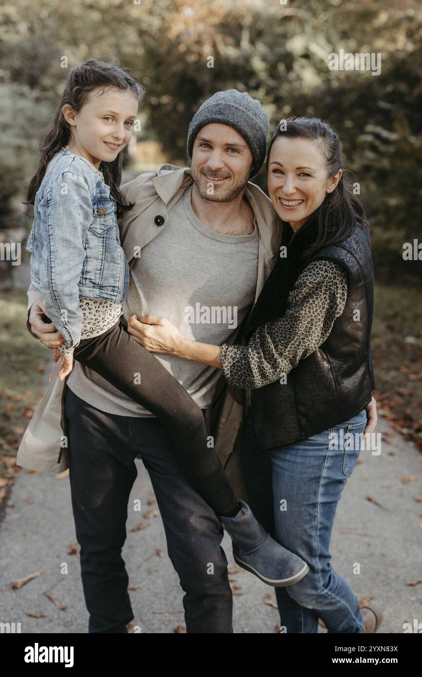 Nuclear family portraits hi-res stock photography and images - Alamy