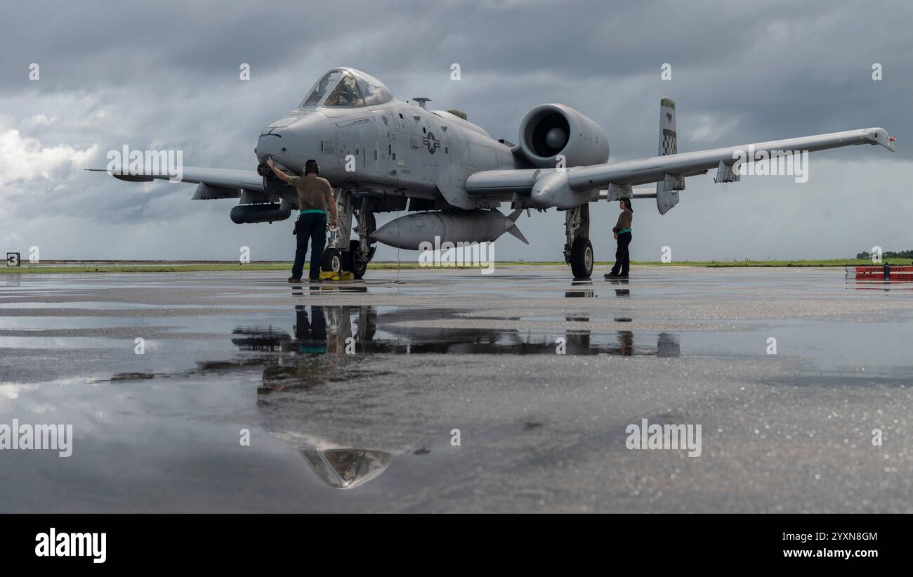 U.S. Air Force Staff Sgt. Charles Durnin, 25th Fighter Generation ...